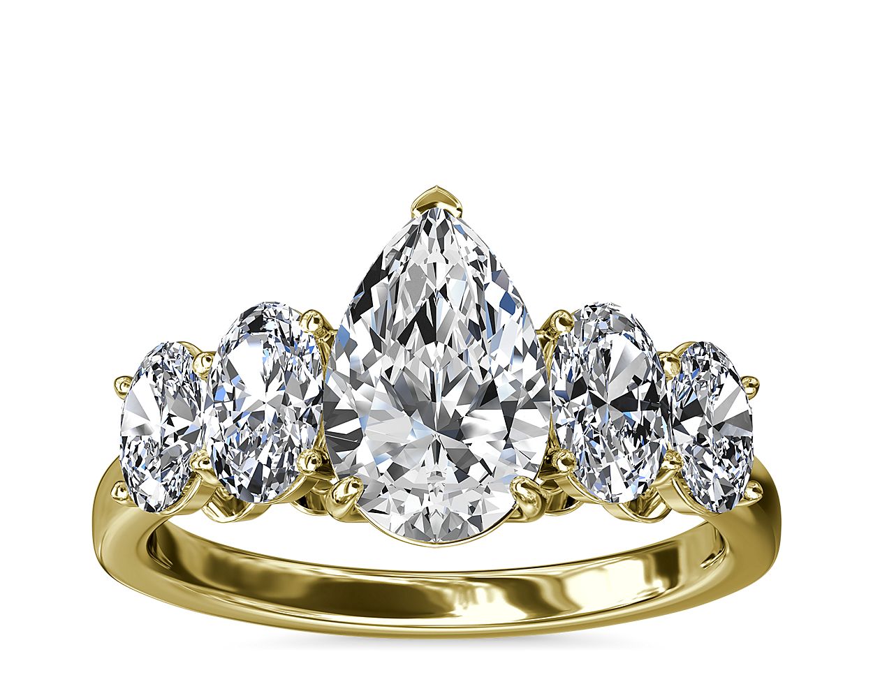 Graduated Oval Diamond Engagement Ring in 18k Yellow Gold (7/8 ct. tw.)