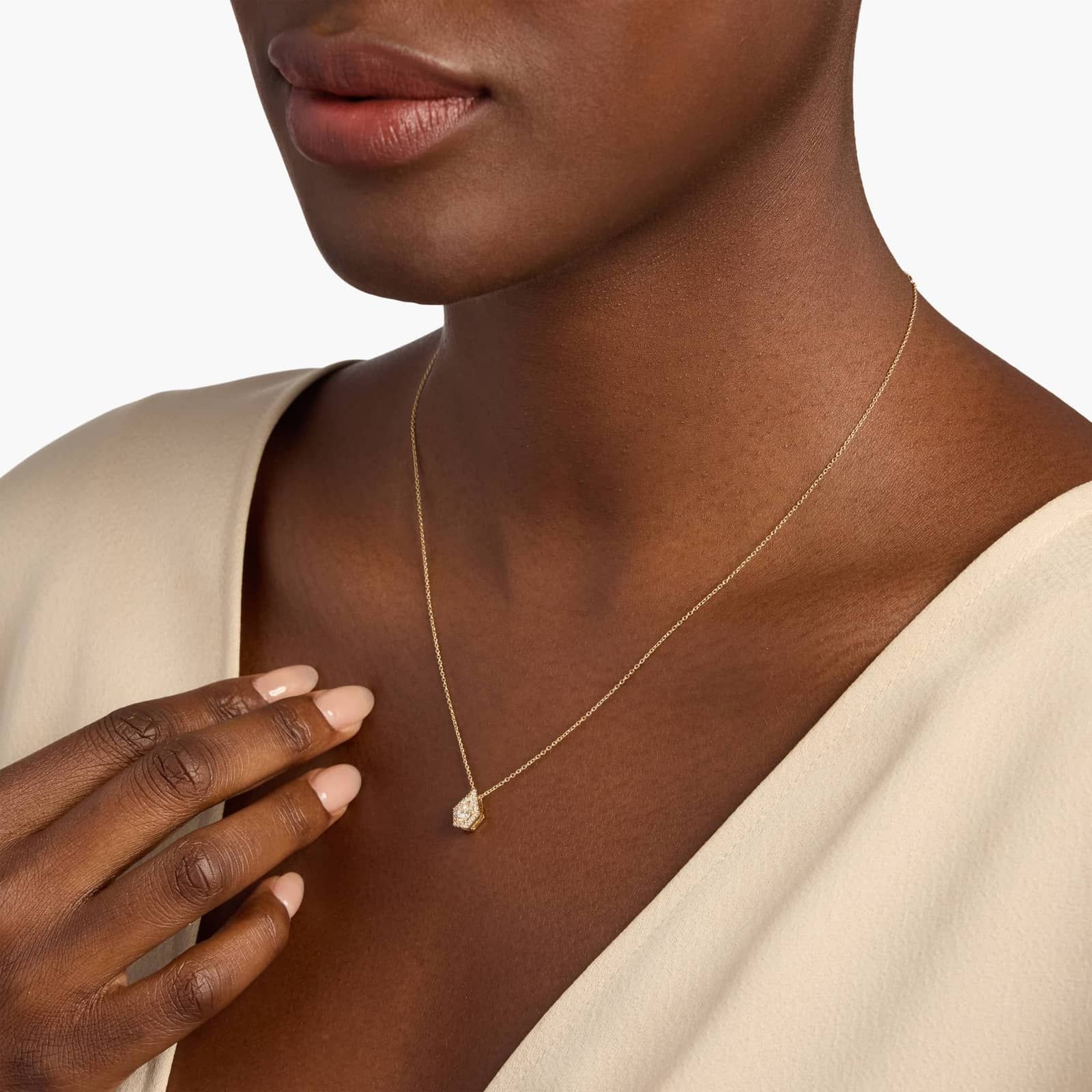 Diamond Pear Five Edge Halo Pendant in 14K Yellow Gold (2/5 Ct. Tw.)